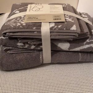 Project 62 | Bath | Project 62 Towel Set | Poshmark